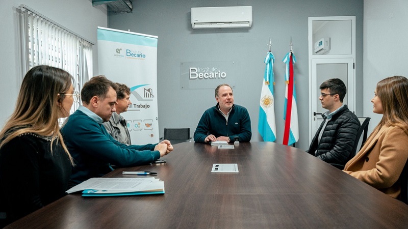 El CEER y el Instituto Becario firman convenio en el marco del programa ...